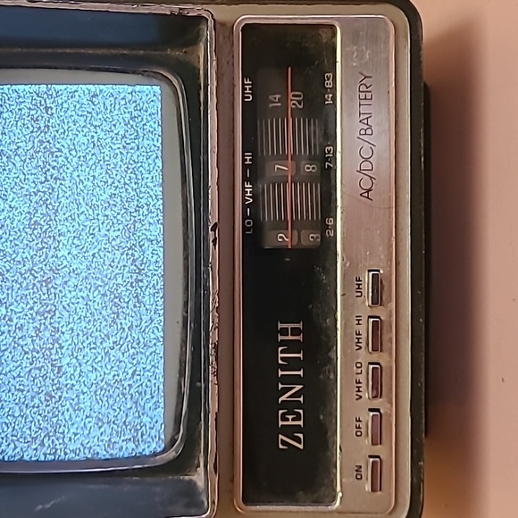 Zenith | Media | Vintage 983 Zenith 5 Portable Acdc Battery Tv Model ...